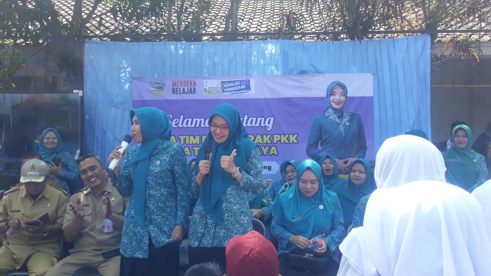 Go To School, dr Elvira Kamarrow Putri Kunjungi SDN Nyantong-Cikalang | Ketik One